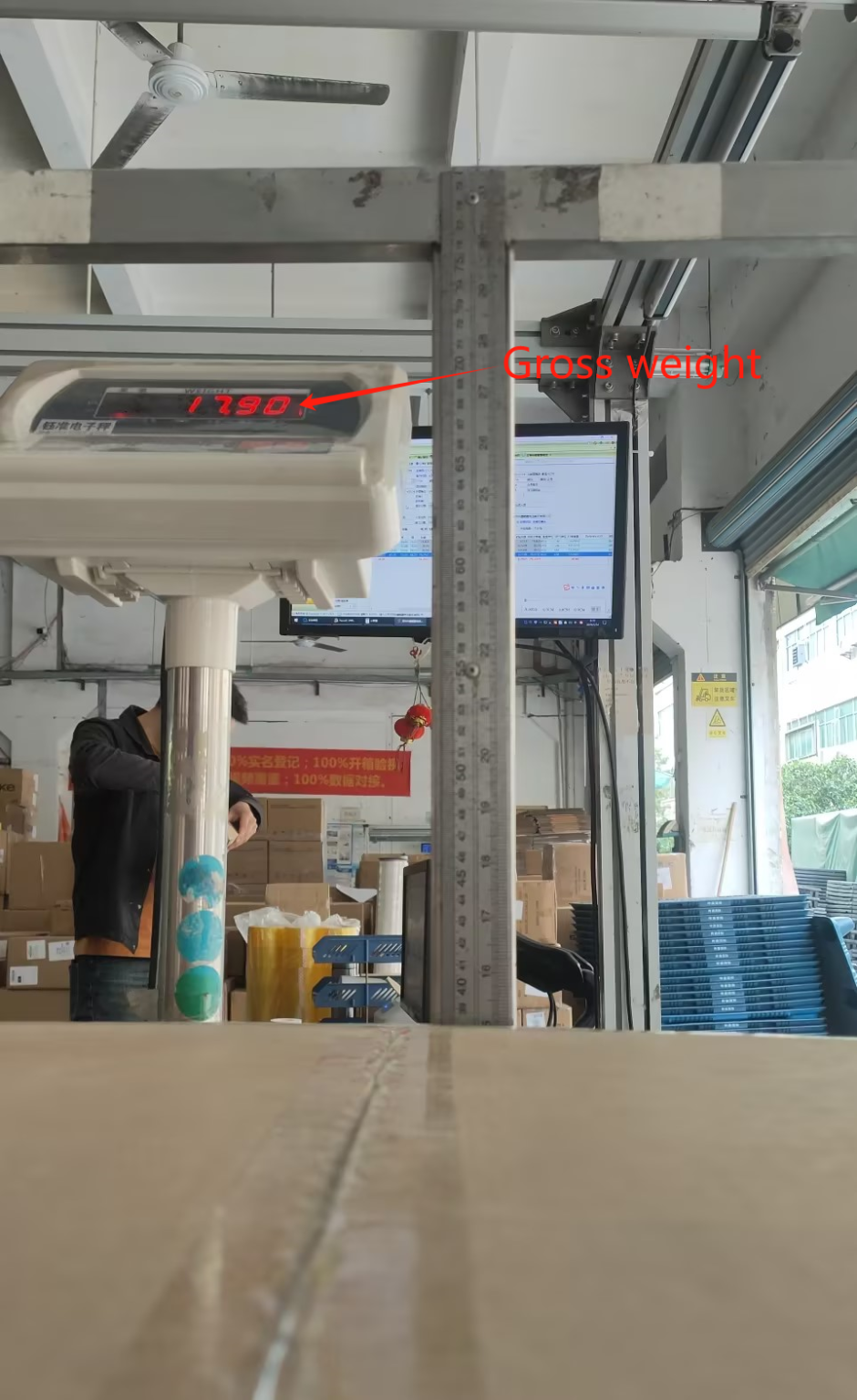 Gross Weight vs Volume Weight 2026: Chargeable Weight Calculation Guide